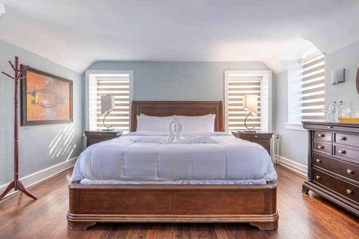 Colonial King Room - 1 - Lambertville, NJ