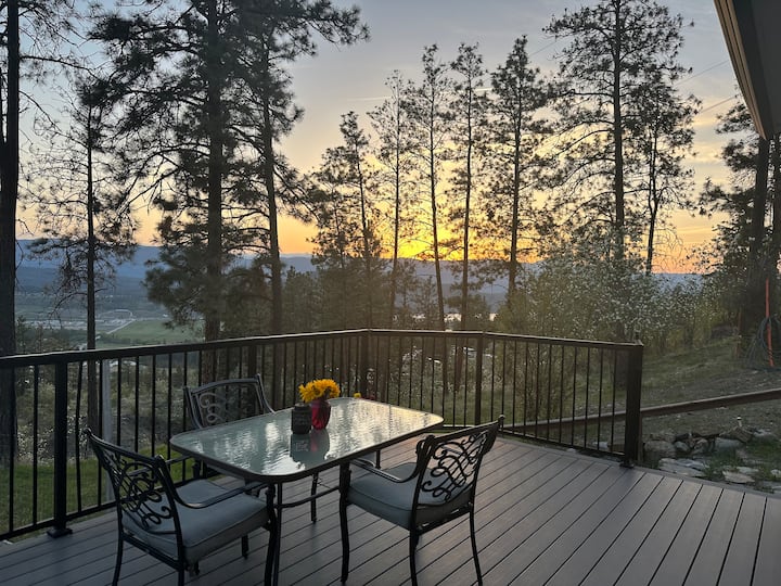 Charming Home W/stunning Views, Near Airport - Kelowna