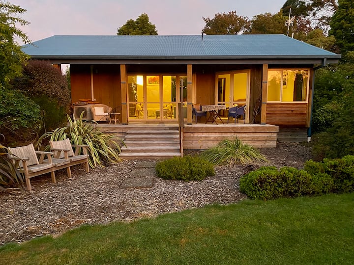 Secluded Retreat Nestled In Bush - Motueka