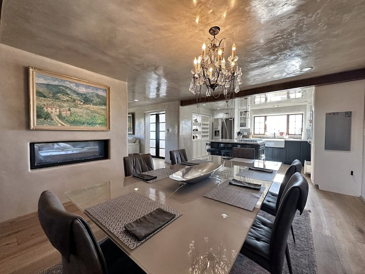Charming Adobe Retreat - Mountain Views - Hot Tub & Fire Pit - サンタフェ, NM