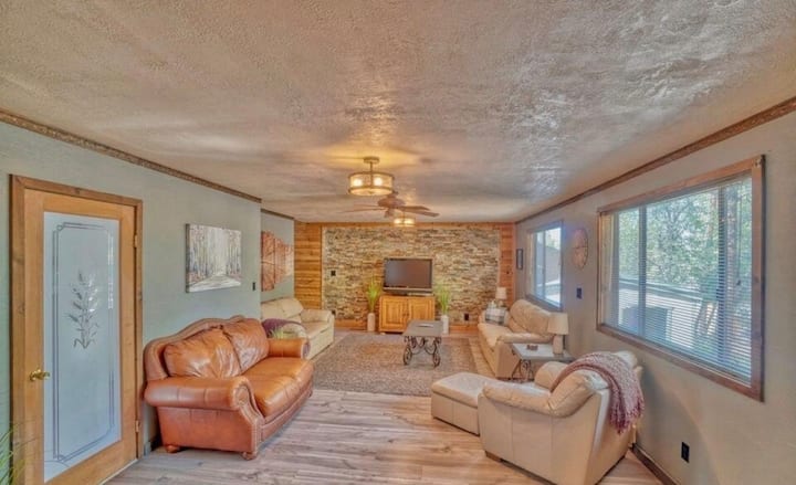 Little Tony’s Cabin - Pinetop-Lakeside, AZ