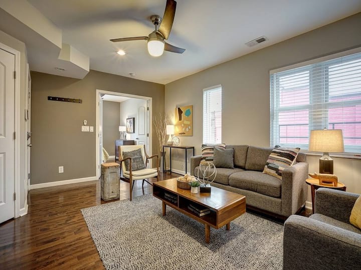 Clean & Bright 2br Near Downtown - Cincinnati, OH