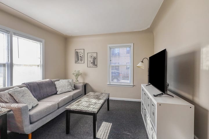 Close To Hospitals, Downtown, Gvsu, Heritage Hill. - Grand Rapids, MI