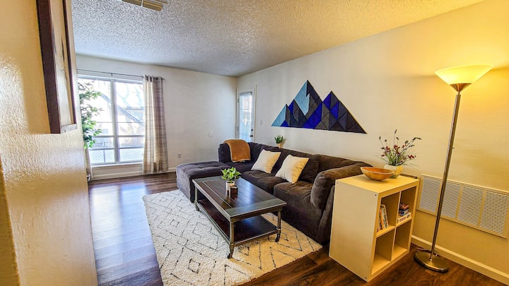 Spacious Condo Near Shopping And Hiking - Littleton, CO