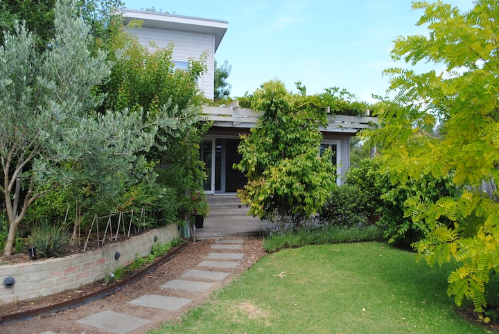 Idyllic Couples Garden Retreat - Rye