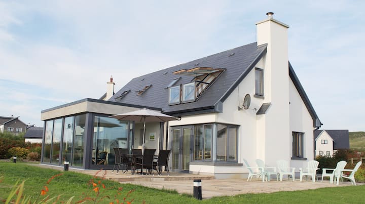 Modern, Bright Holiday Home With Sea Views. - Lahinch