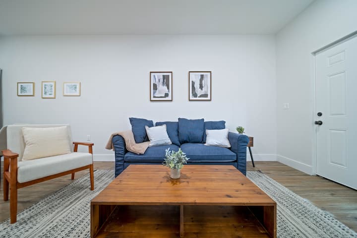 Cute & Cozy Unit In Burbank! - Burbank, CA