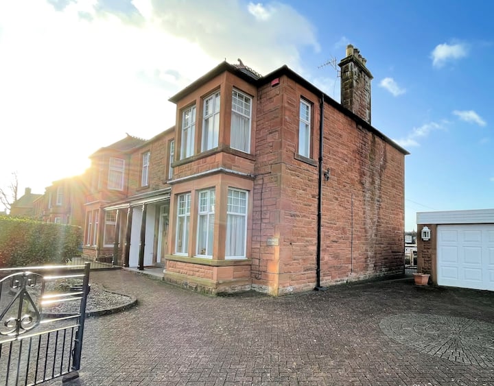Beautiful Period Property In Central Location - Dumfries