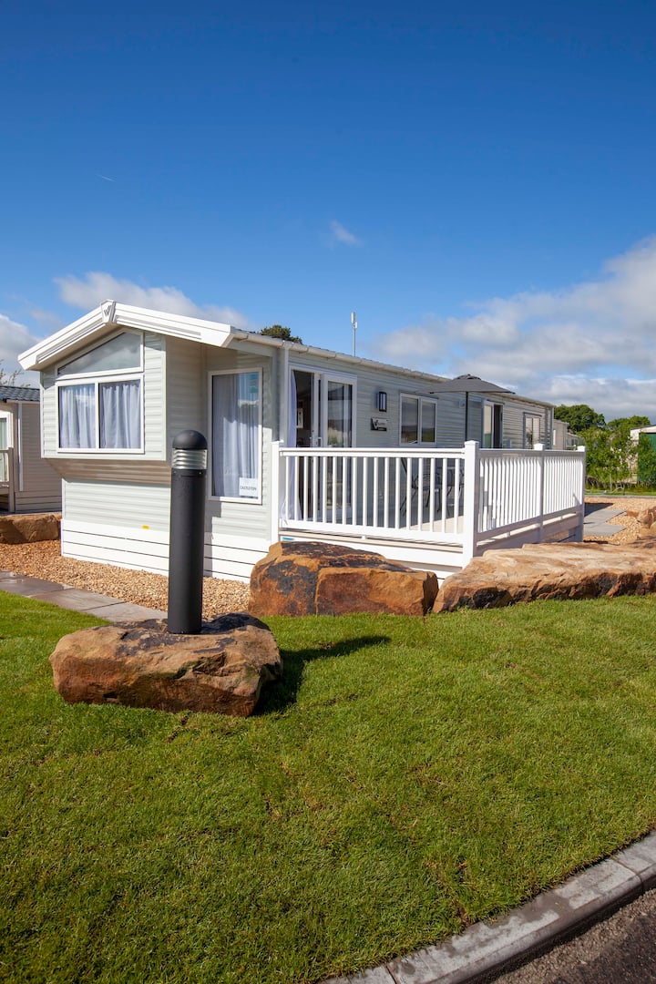Luxury Castleton Caravan. - Clitheroe
