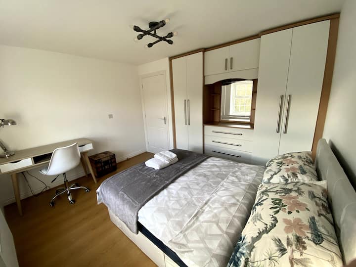Bright Double Room Close To Uni - Stoke-on-Trent