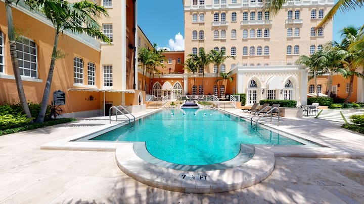 Third Floor Waterfront View! - Tampa