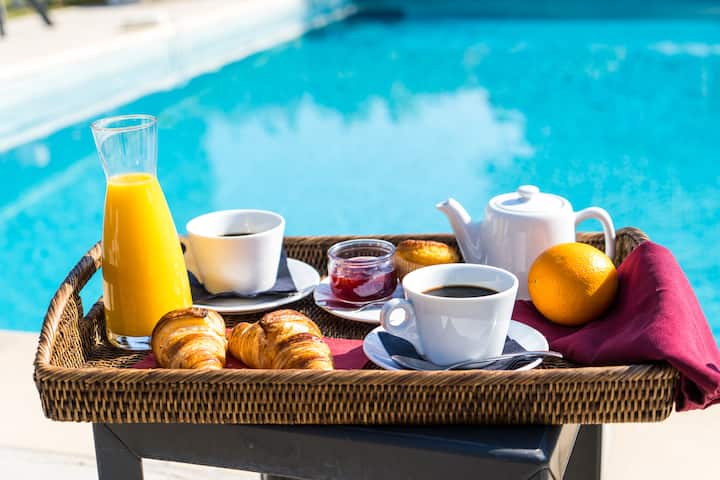 Hôtel Familial Avec Piscine - Tourtour