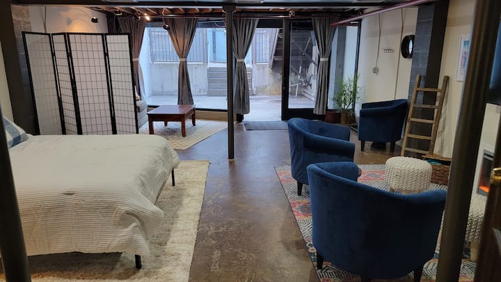 Explore Downtown Como - Alley A - Columbia, MO
