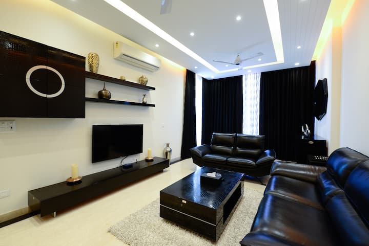 Royal Escape Gurgaon 3 - Gurugram