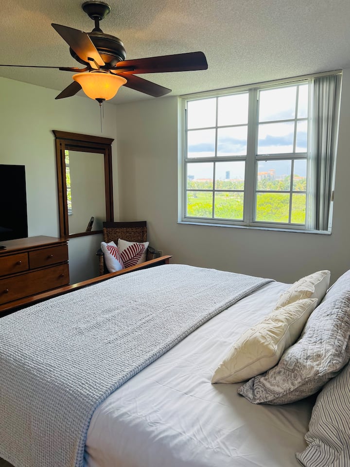 2/2 Cozy Unit In Aventura ! - Aventura, FL