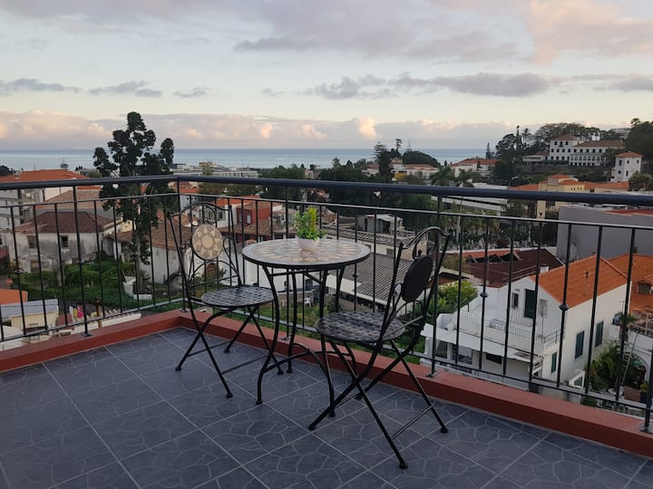 Inside The City With Total Ocean And City View - Funchal