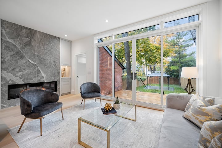 Luxury Haven In Little Tibet - Toronto