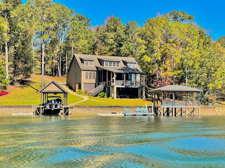 Spacious Lakeside Family Home - Lake Martin, AL