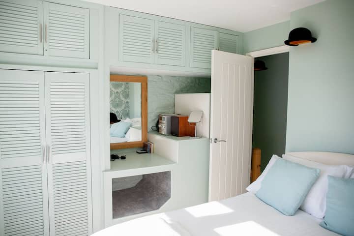 2 Br Home In Quite Village / Beaches & Sea View - Dartmouth