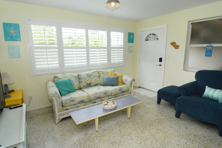 Dolphin Home- Multiple Pets Welcome. Heated Pool! - Ormond Beach, FL