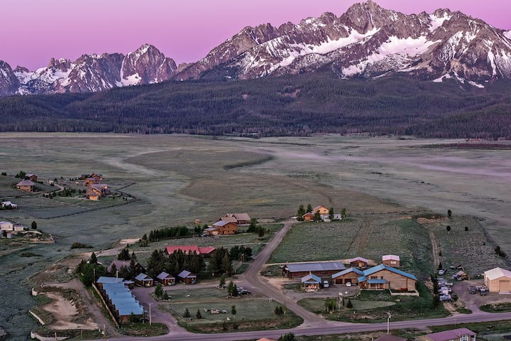 Triangle C Cabins-5 Jacks Creek (Pet Friendly) - Redfish Lake, ID