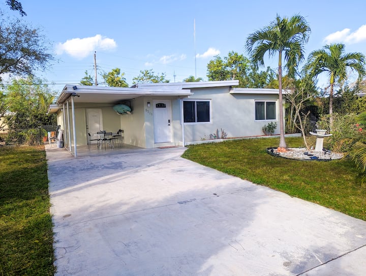 Best Location - 2 Bedroom Home -Private House! - Miami Gardens, FL