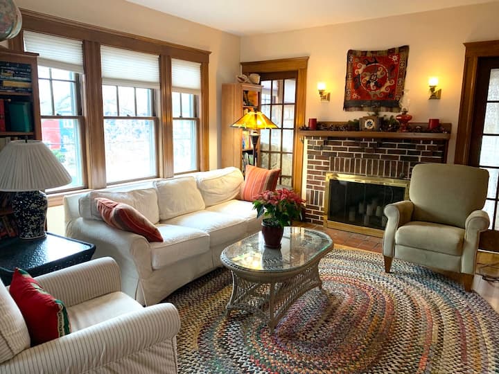 Charming Home & Neighborhood Near Harvard, Tufts - Somerville, MA