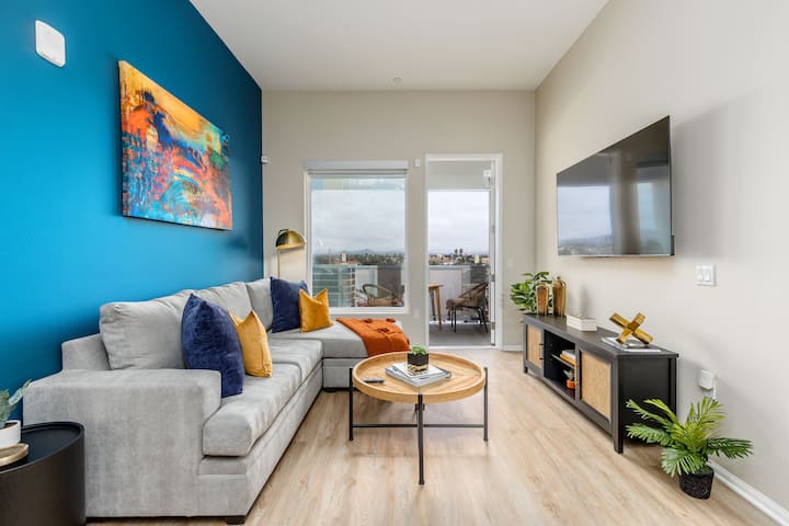 Artistic + Fastwi-fi + Parking+ Pets+ Ev Charging! - 