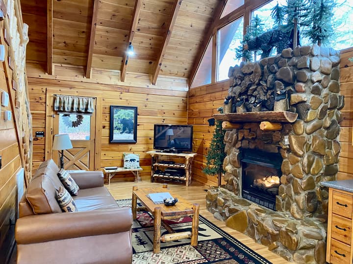 Log Cabin Get Away! - Gatlinburg, TN
