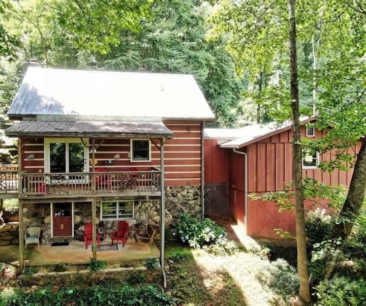 Adventure Awaits At This 4 Bedroom Log Cabin - Franklin, NC