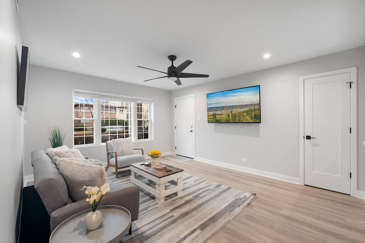 Freshly Renovated Evanston Condo - Skokie, IL