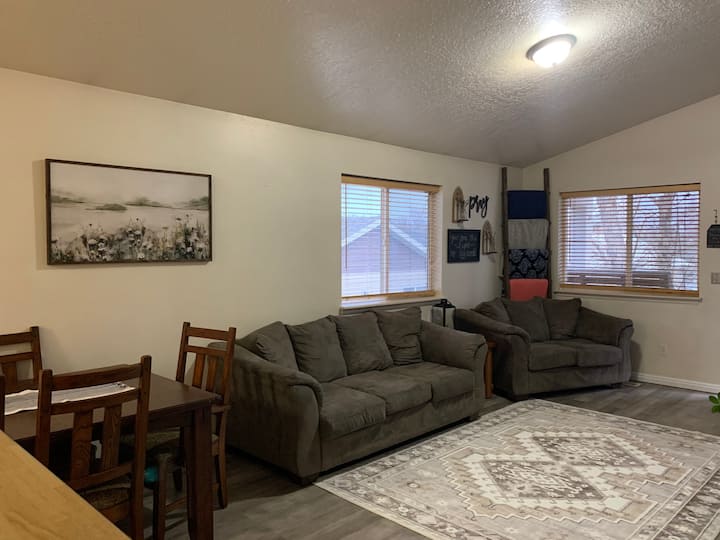Cozy Home, Excellent Location - Pocatello, ID