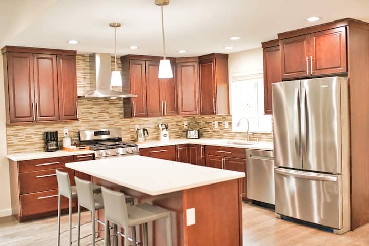 Charming, New Home In Greenlake, 4br 3ba - Seattle, WA