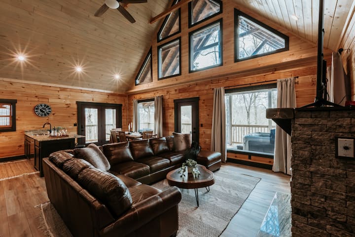Relaxing Cabin For Family Trips - View & Fire Pit - Townsend, TN