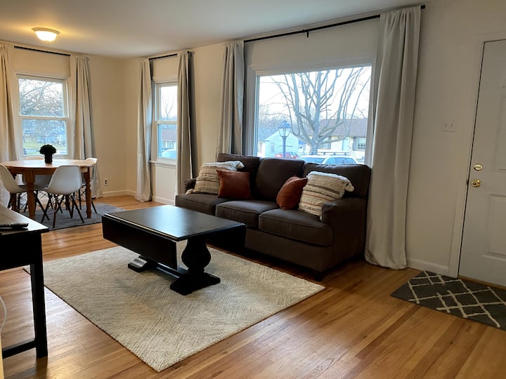 Cozy Full Home Near Grants Farm - Kirkwood, MO