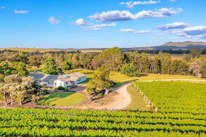 Broke In The Vines - Farm Stay! - Broke