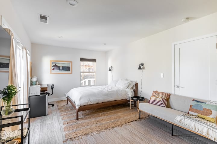 Farmhouse: Private Palo Alto Guest Suite - Palo Alto, CA