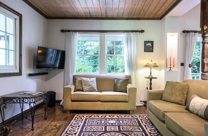 Winter Rose, Sleeps 5, Private Gardens - Seville