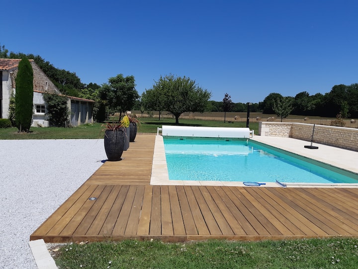 Gite Privatif Au Calme, Piscine Chauffée - Château de la Roche Courbon