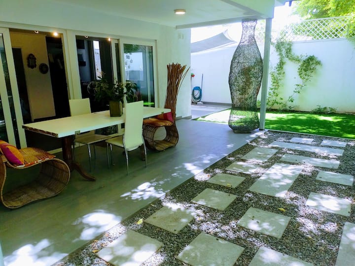 Un Fresco Patio, Una Bella Casa. - Vitacura