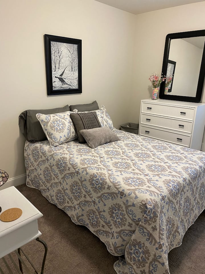 Private Comfortable Bedroom With Shared Bathroom - Summerville, SC