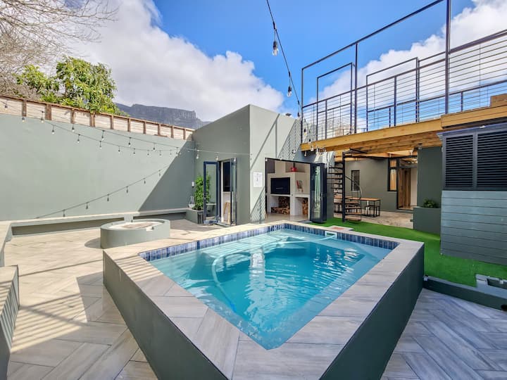 Adriatica – Stylish Retreat With Pool & Views - Camps Bay