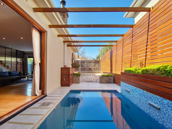 Inner City Oasis With Pool & Views - كيب تاون