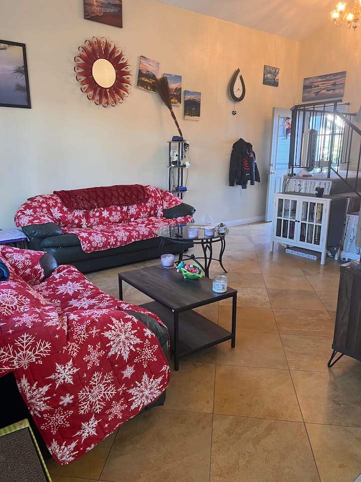 Relaxing, Quiet, Peaceful, Sparkling Clean Spot! - Moreno Valley, CA