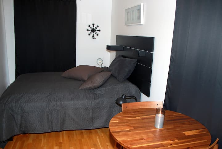 Nice! Bed- & Bathroom. Hot Tub. - Islande