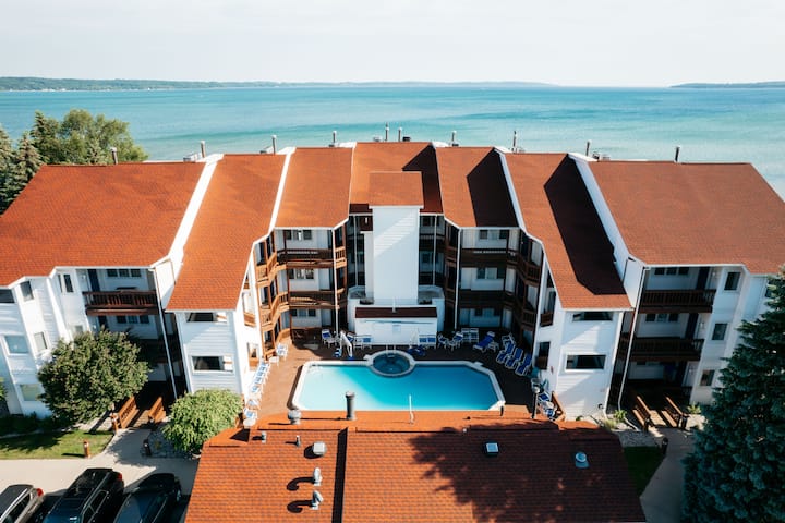 Torch Lake Beachfront Vacation Rentals - Michigan, United States | Airbnb