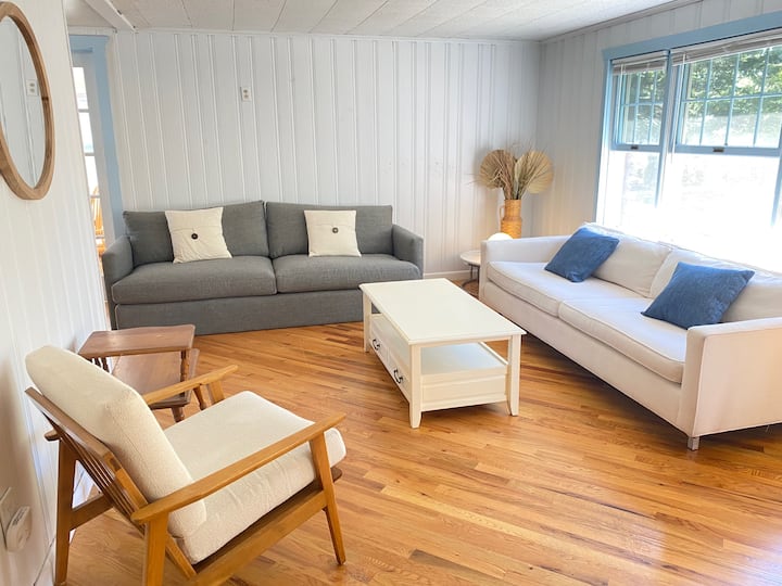 Beautiful House Near Charlestown Beaches - Rhode Island