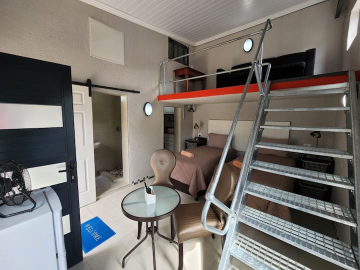 Unit 2: 2 Single Beds Or 
King Bed - Polokwane