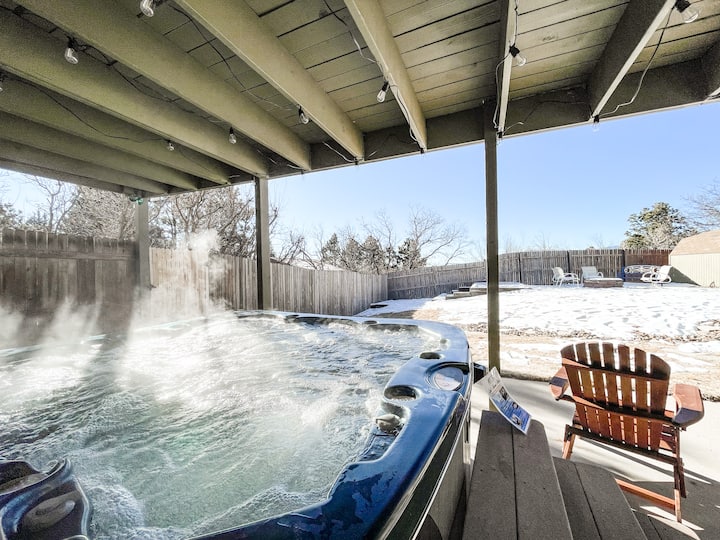Bear Den Retreat | Game Room • Hot Tub • Sleeps 15 - Colorado Springs