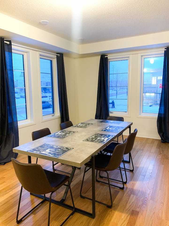 Two Bedroom In Bowmanville - Bowmanville